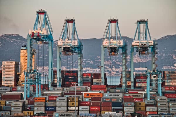 Os 49 maiores e mais movimentados portos de contêineres em 2023 MoverDB.com